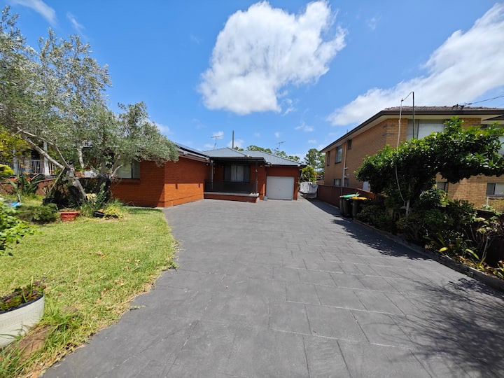 Home In Smithfield - Blacktown