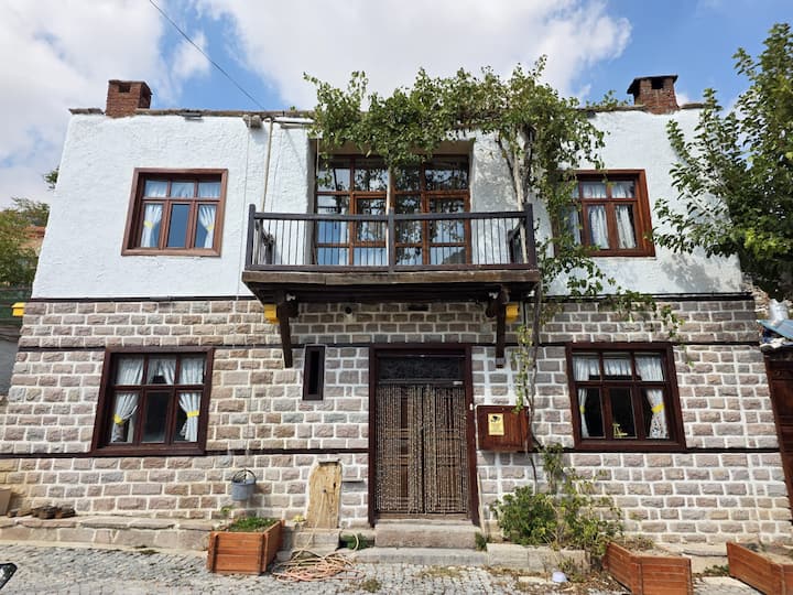 Tarihi Taş Ev, Manzaralı Ve Turistik Bölge - Konya