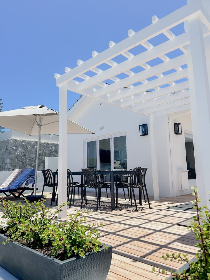 Endless Summer - 70, 10th Street - Hermanus