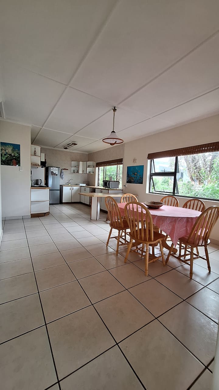 Oceans Rise Guest House Budget Friendly - Hibberdene