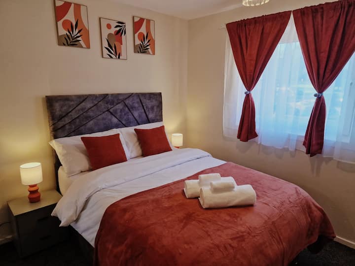 Spacious 2-bed Home I Northampton I Parking I Wifi - Northampton, UK