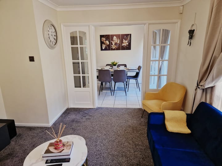 Comfortable 3-bedroom Home I Northampton I Parking - Northampton