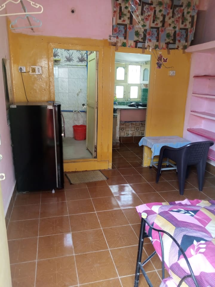 Studio Flat With Single Bed And Kitchen - Puttaparthi