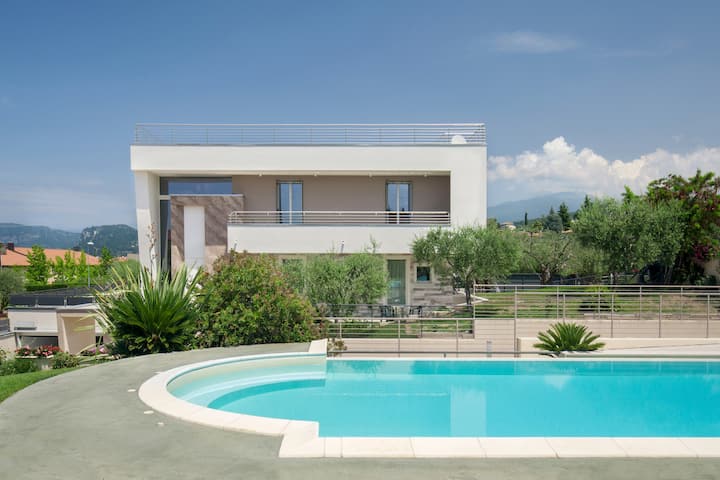 Villa Aurora - Holiday Home Apt 1 Con Piscina - Bardolino