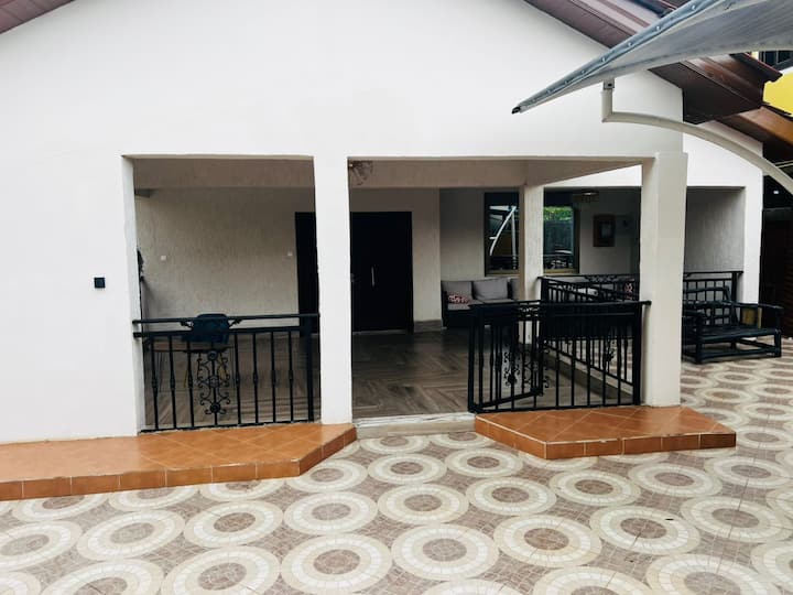 Grand 6-bedroom B&b Retreat - Perfect For Everyone - Ghana