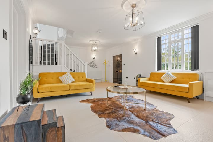 Spacious Georgian Manor House| Layzspa|cinema Room - Bromsgrove