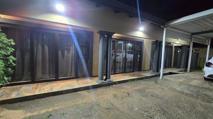 Huzula Royal Residence - Empangeni