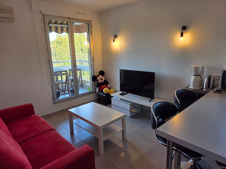 Appartement De 2 Pièces Proche Mer. - Cap Estérel