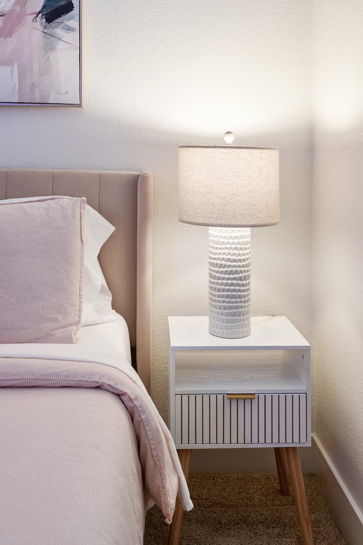 Cozy 1bd Apt In Mdr! Free Parking Gym And Pool! - Santa Monica, CA