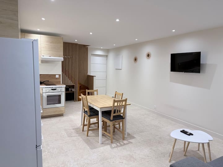 Charmant Appartement Meublé
Jusqu'à 3 Pers. - Neuville-sur-Saône