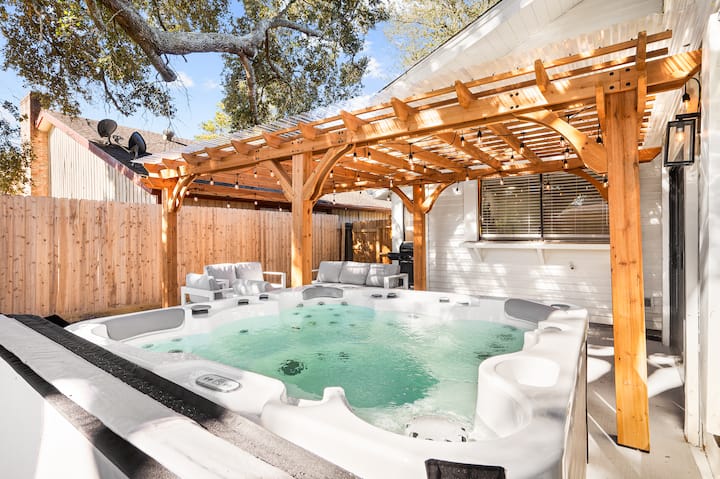 Luxury Southwest Oasis - Hot Tub/game/ Design - Missouri City, TX