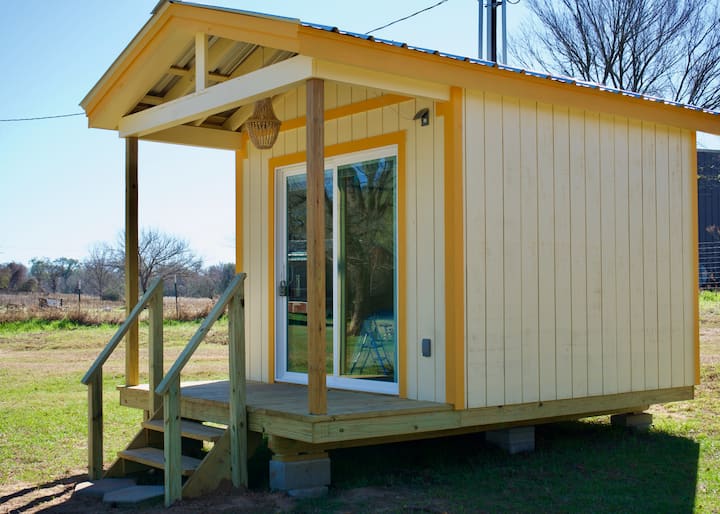 The Cabin At The Honey Farm - Navasota, TX