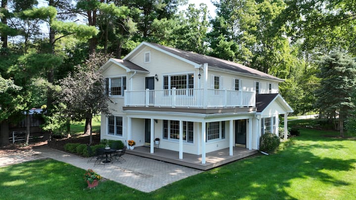 Lake Wixom Retreat, 6br Sleeps 15 - Michigan