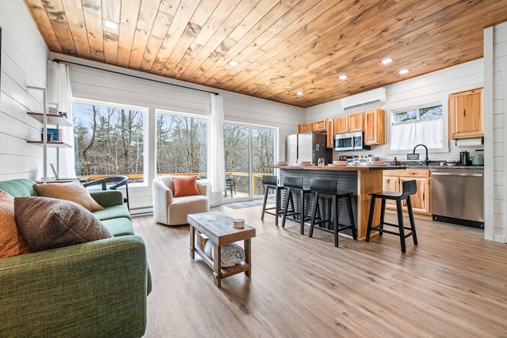 Riverfront-2 Bed/2 Bath Close To Downtown - Littleton, NH