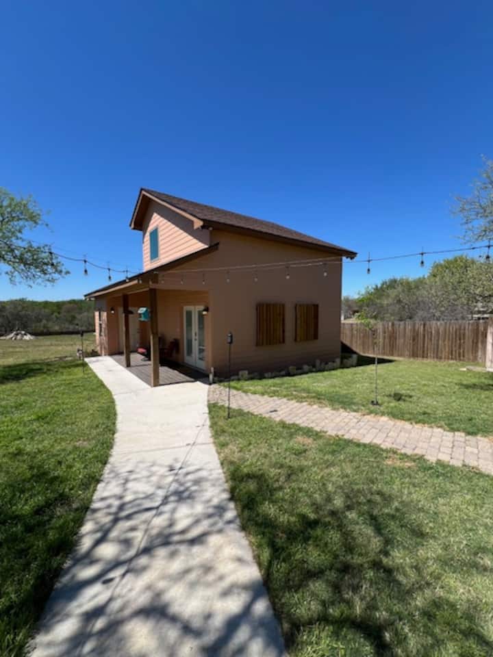 Train-themed Casita W/pool, Fire Pit & Deer - Kingsland, TX