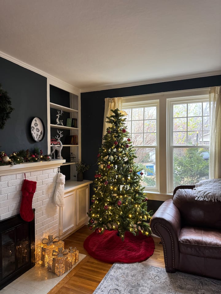 Large Historical Home, Pet Friendly. - Jefferson City, MO