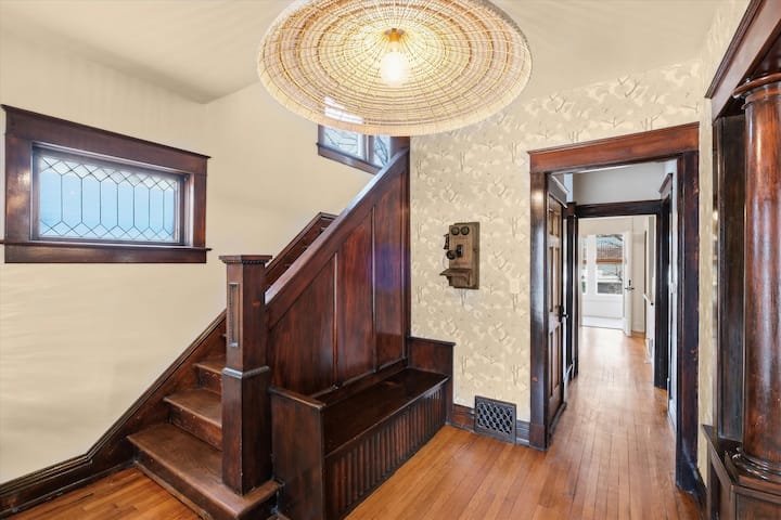 Exclusive 1890 Getaway: Tub And Downtown Walks - Kansas City, MO