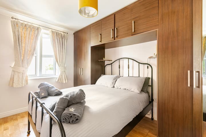 Stylish Central Dublin Apt | Free Private Parking - Dún Laoghaire