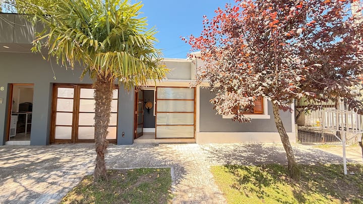 Casa Irasira Luminosa Con Parrilla Y Garage. - Mar de Ajó