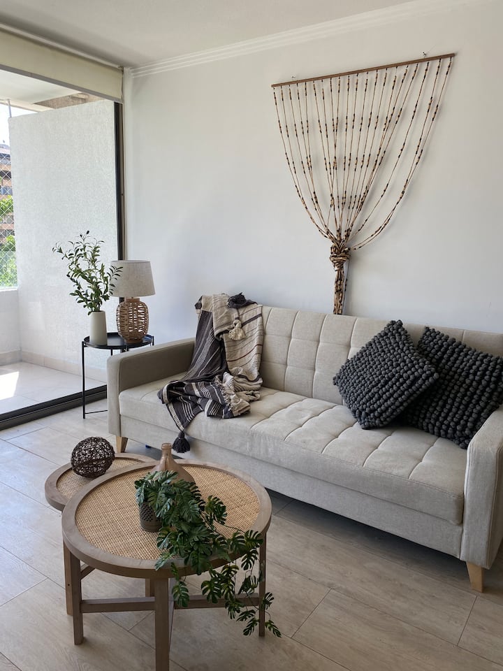 Perfecta Ubicación, Muy Cómodo Con A/c - Las Condes