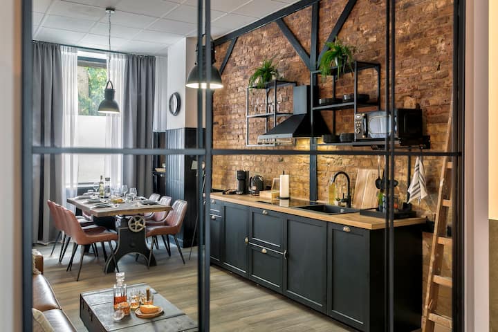 Industrial Design Apartment With Urban Style - Berlin