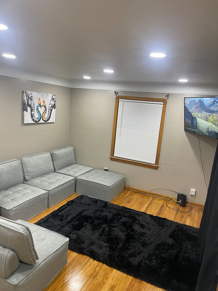 Cozy Bungalow - Bedford, OH