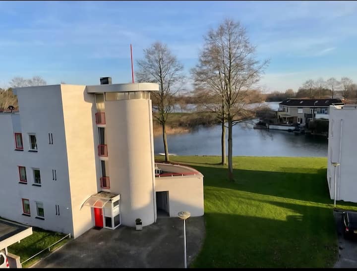 Royaal Penthouse In Rustige Omgeving Aan Het Water - Emmen