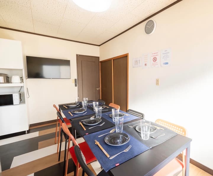 成田駅から徒歩8分。成田空港へのアクセス抜群8人まで利用可能。
Local Base02 - Narita