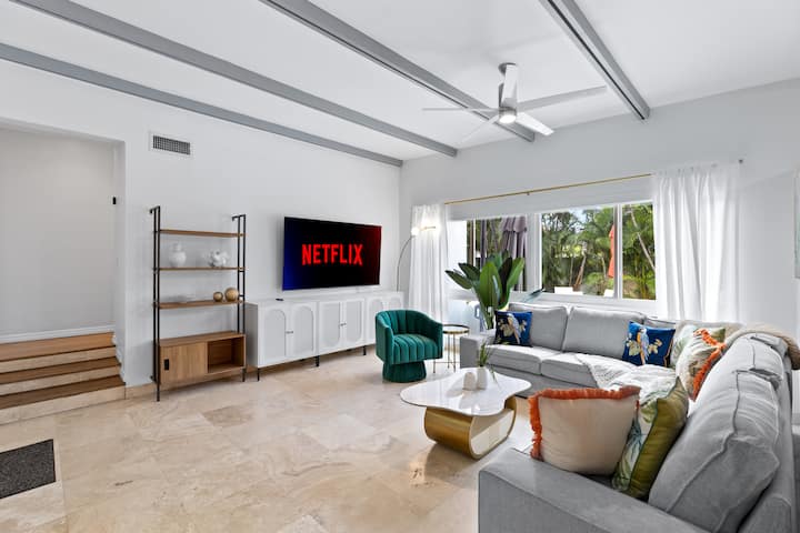 Mid-century Pool Oasis | Hot Tub | Near Beach - Fort Lauderdale