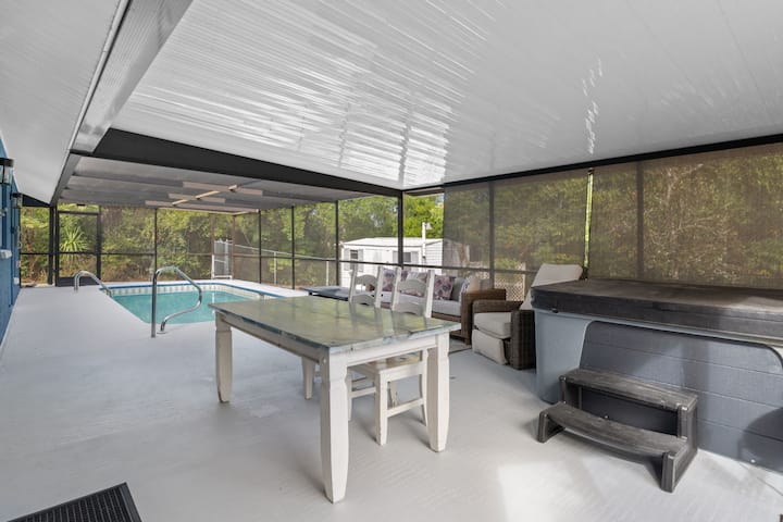 Weeki Wachee Mermaid Retreat - Spring Hill, FL