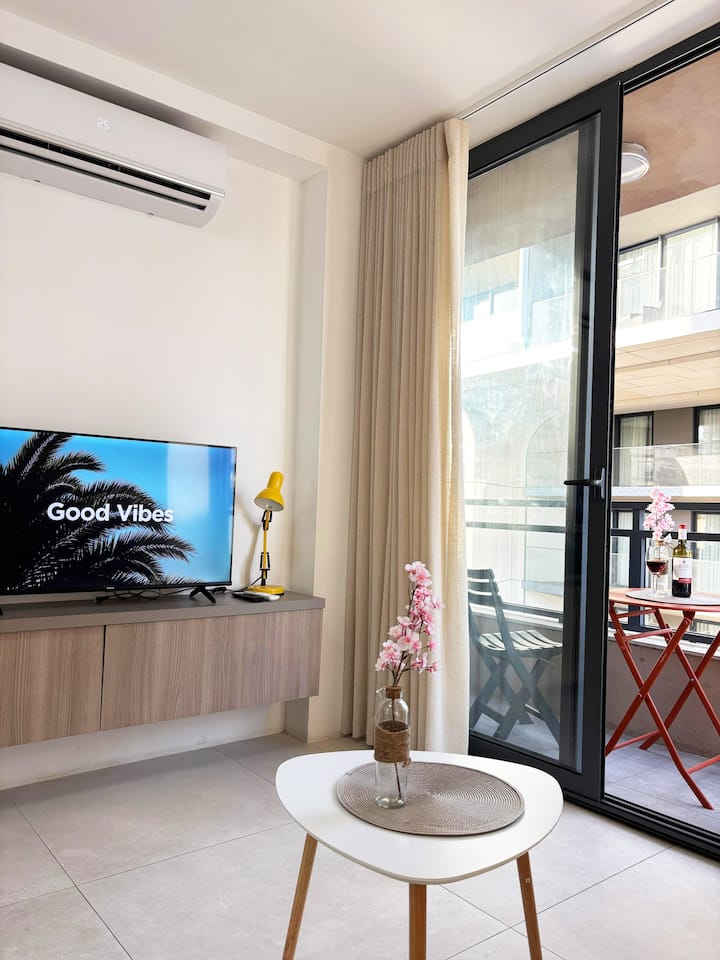 Ultra Central Paceville | Beach, Bars & Clubs 09 - Malte