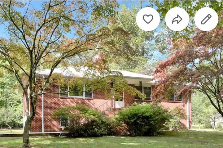 3 Bedroom Home, 2 Full Bathrooms. - Trenton, NJ