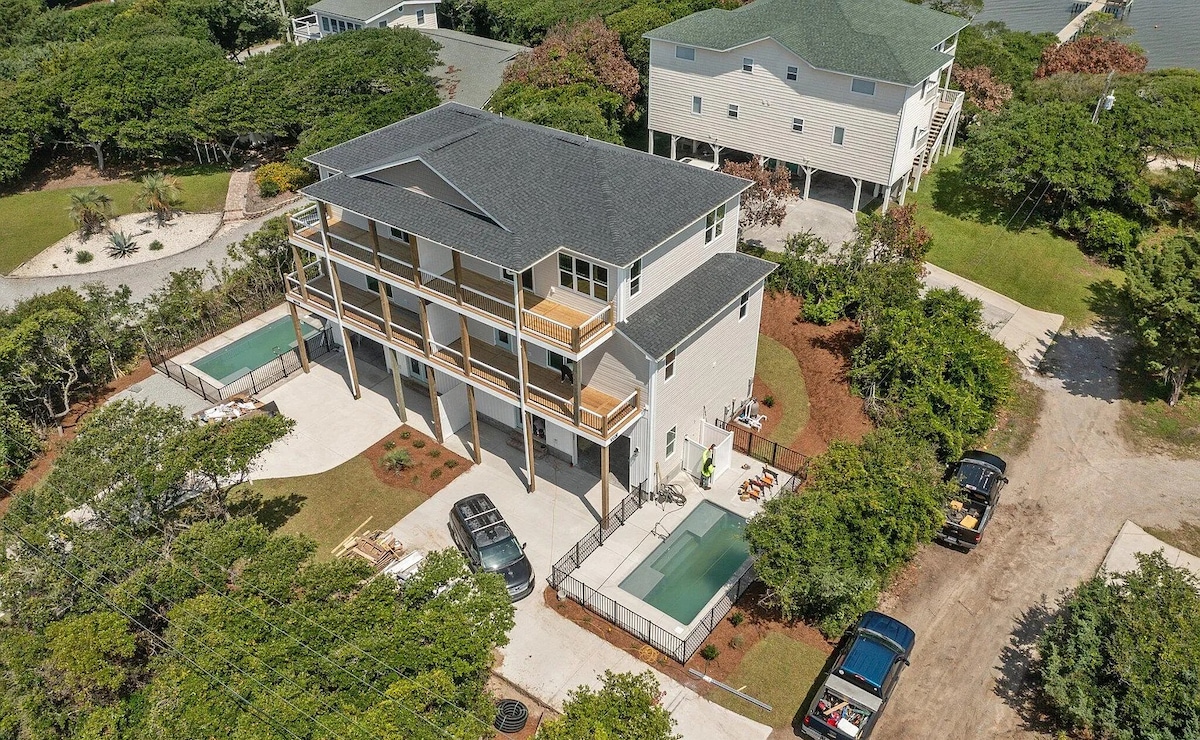 West Sound Story: Luxurious Pool & Elevator - Houses for Rent in ...