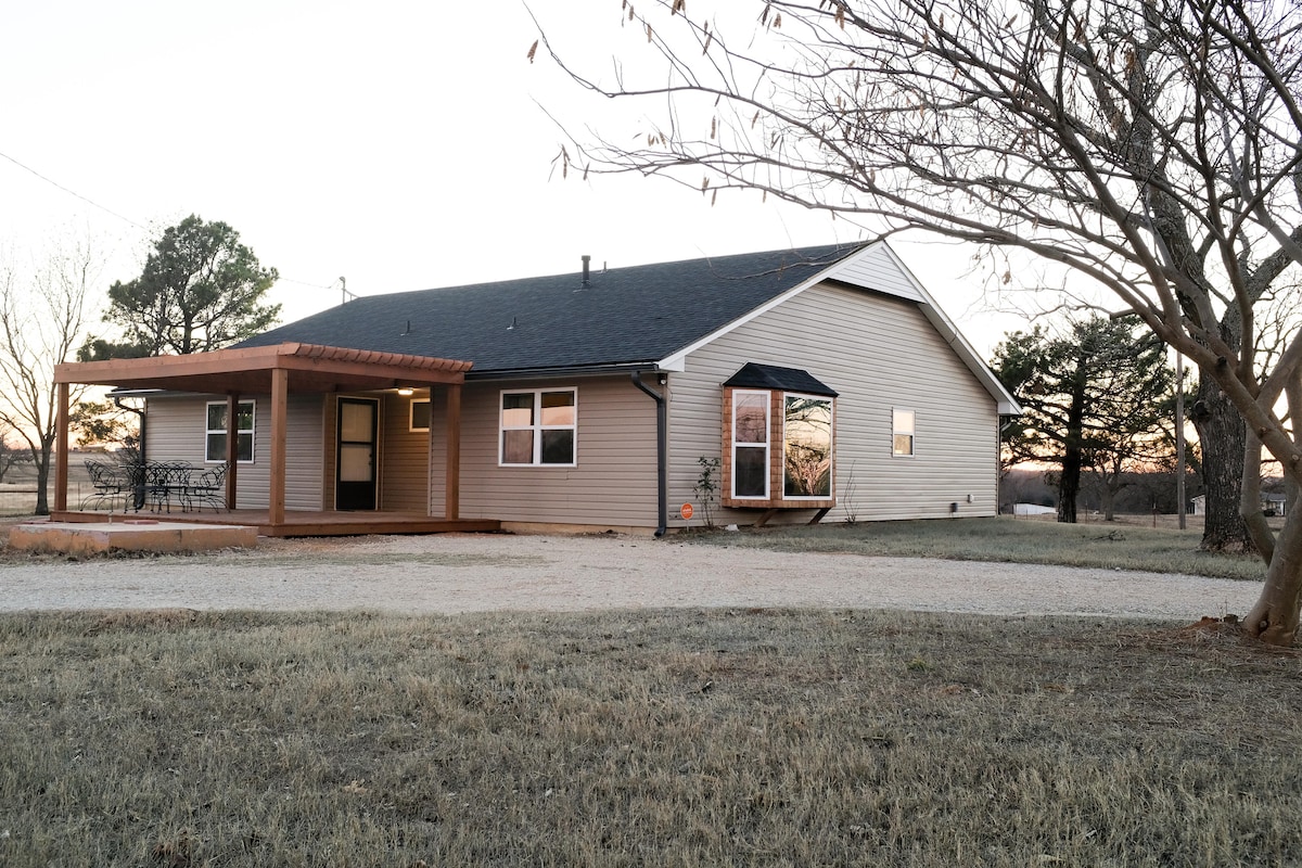 Alpaca Farmhouse - Houses for Rent in Ada, Oklahoma, United States - Airbnb