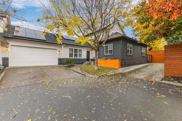 4 Br Home Away From Home With Pool And Movie Room - Santa Rosa, CA