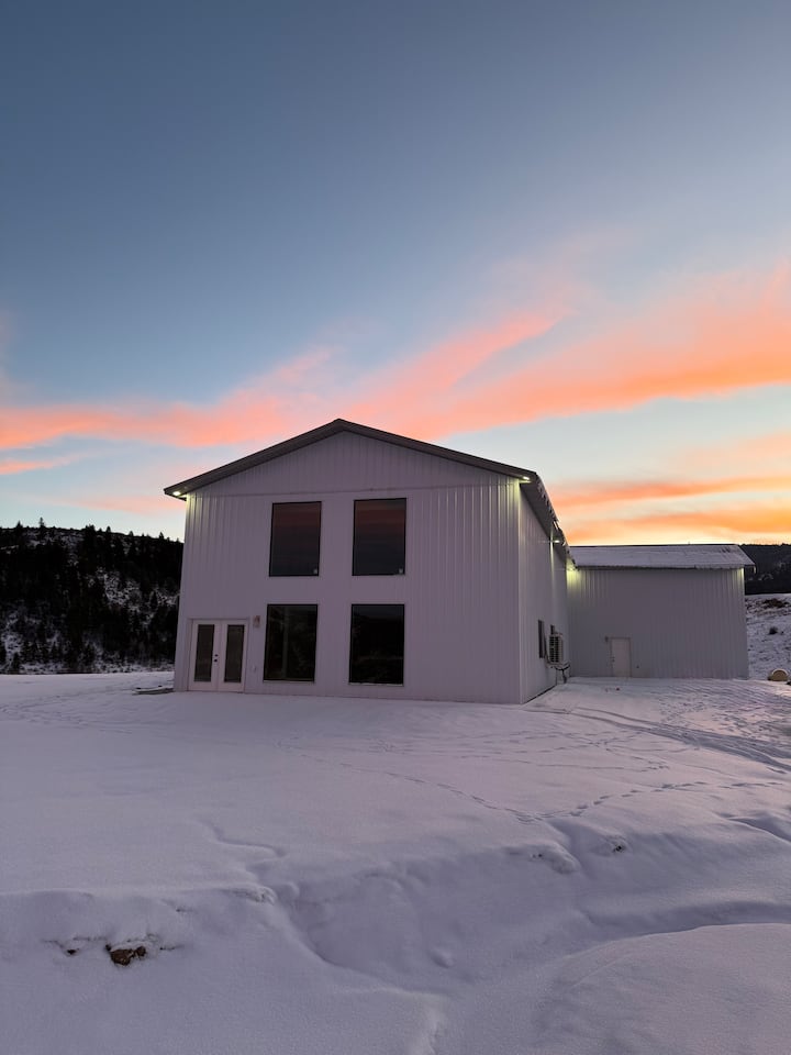 The Lava White House Sleeps 50+ Available June '26 - Lava Hot Springs, ID