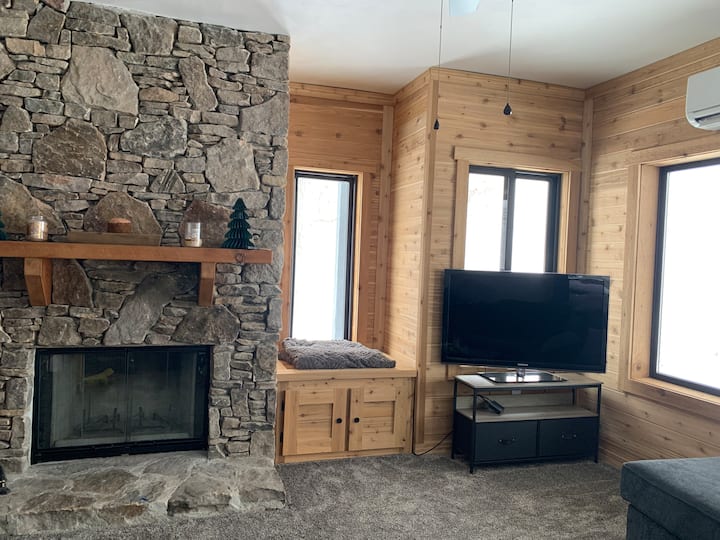 Seven Springs Elegant Cozy Retreat - Living Treasures Animal Park, Jones Mills