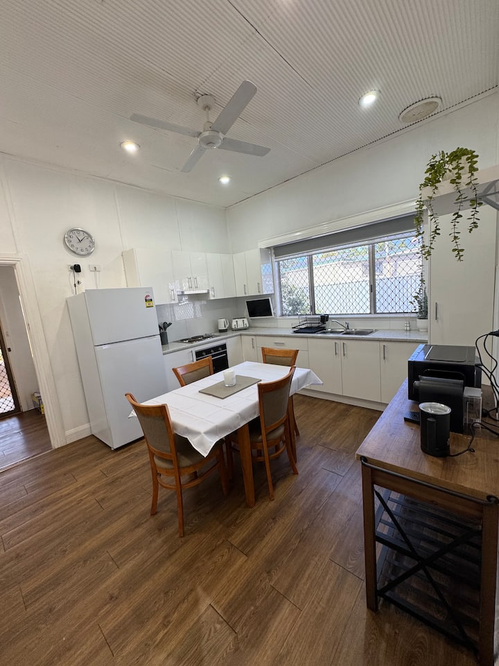 Quiet Broken Hill Home, Close To Everything. - Broken Hill