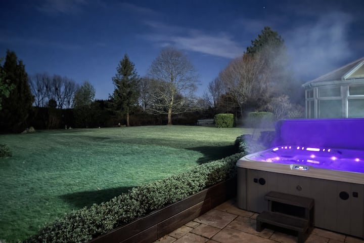 Luxury New Forest Retreat | Hot Tub & Parking - Ringwood