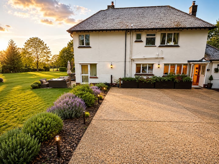 Hidden Gem In The New Forest | Hot Tub | Sleeps 14 - Ringwood