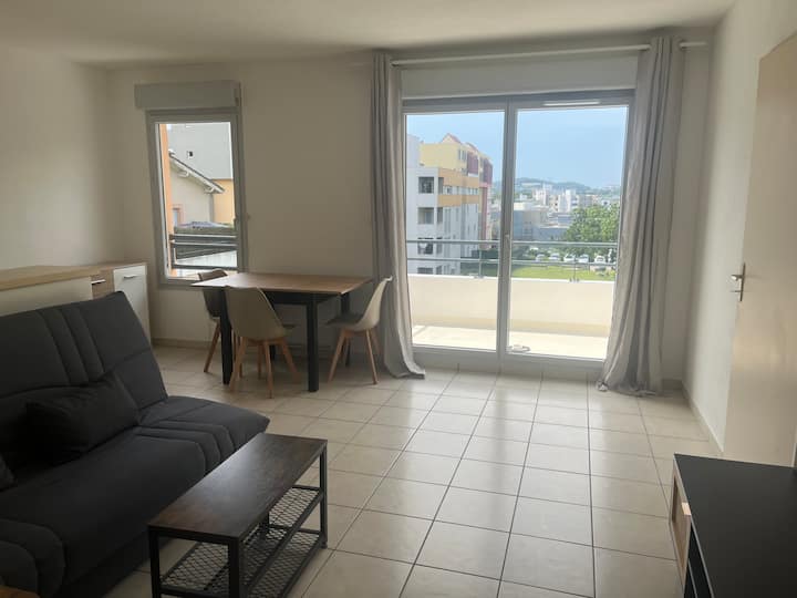 T2 à Proximité Immédiate Du Village De Marque - La Verpillière