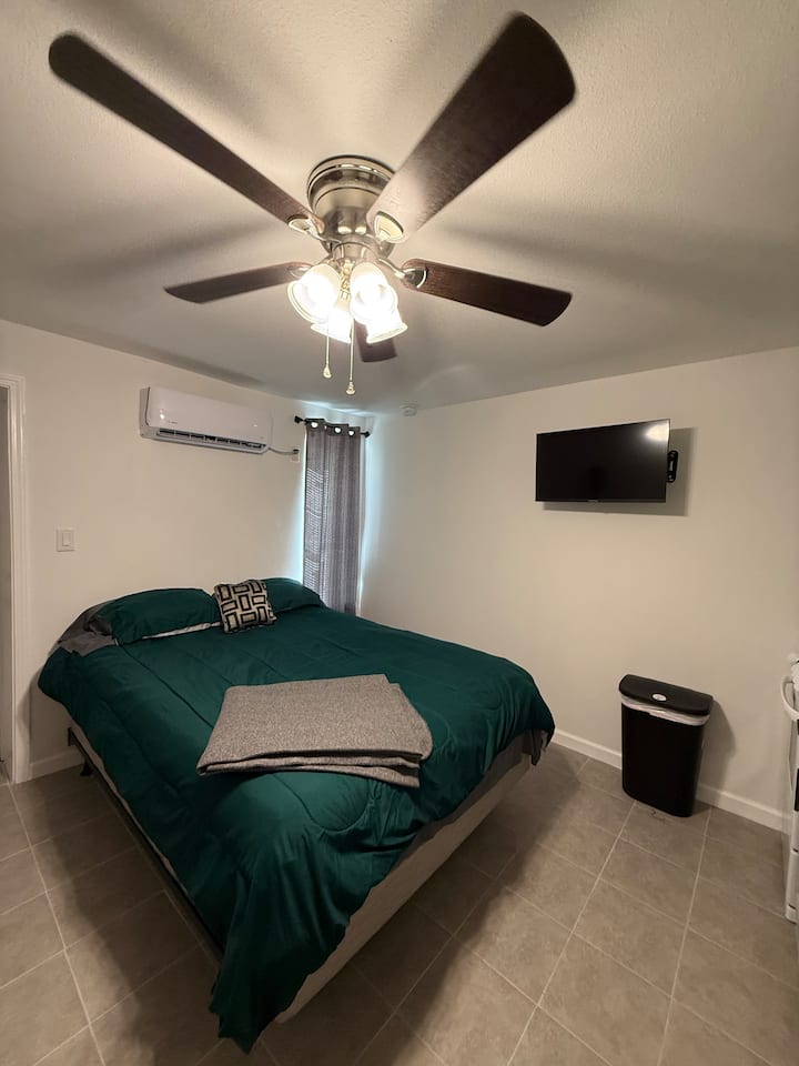 New Cozy & Comfortable Studio Great Location - Laredo, TX