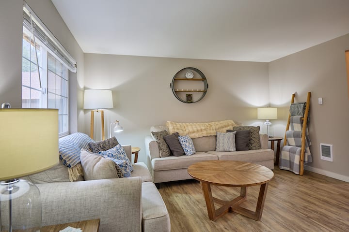 Yodel Haus: Shared Hot Tub + Walk To Leavenworth - Leavenworth, WA