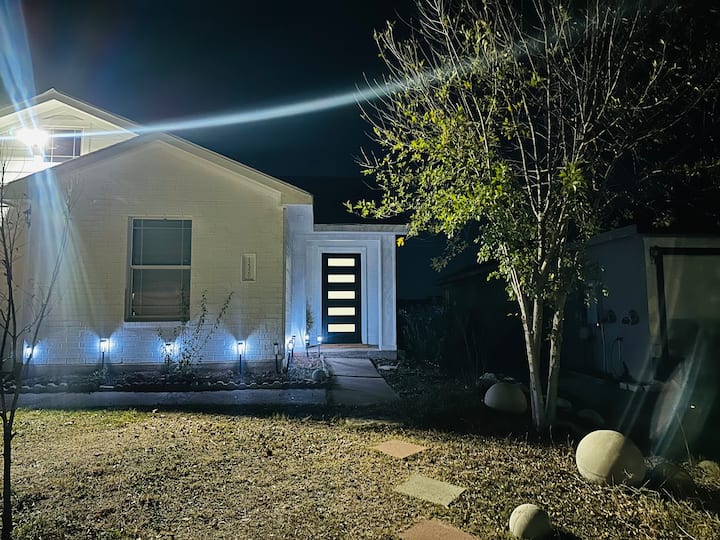 Casa Loro At Your Service - Austin, TX