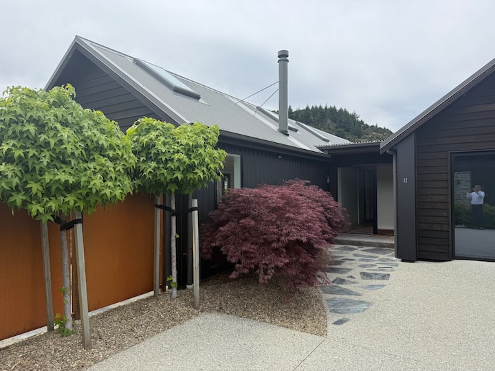 Spacious Urban Lodge - Wanaka