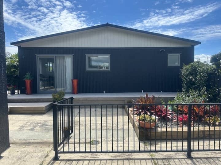 Little Black Cottage - Ruakākā