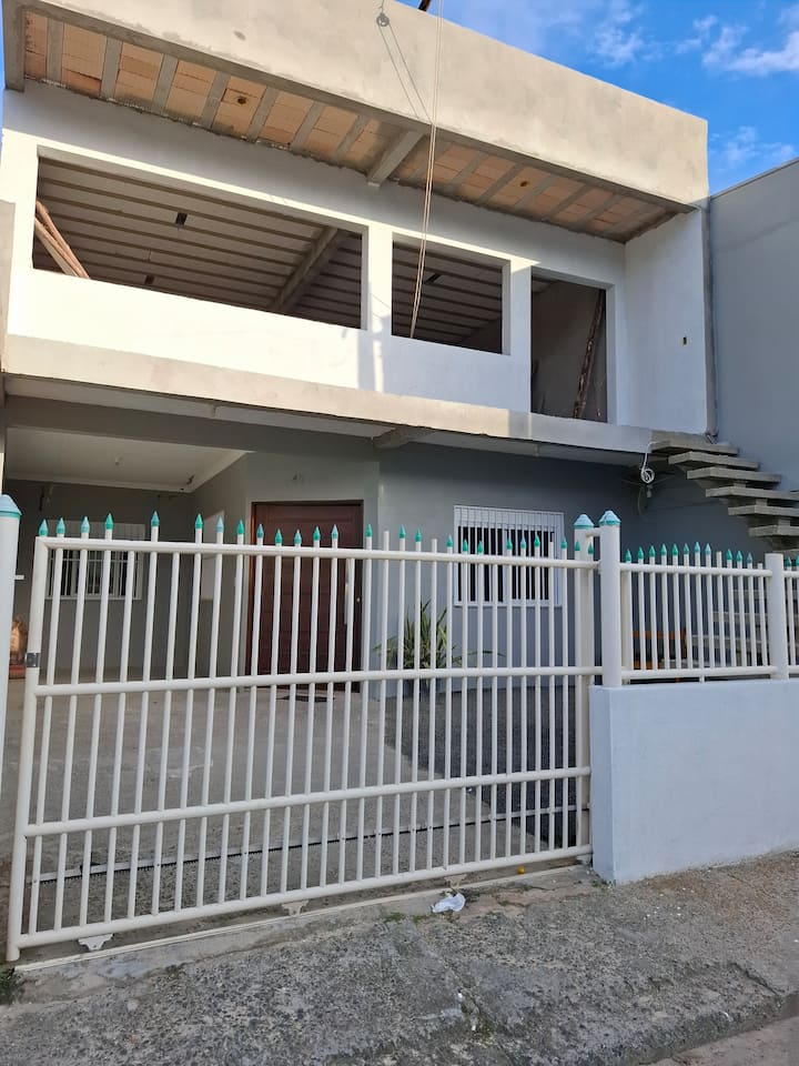 Casa De Veraneio Aconchegante E Bem Localizada. - Torres