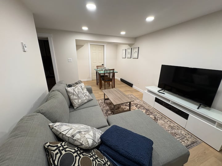 Beautiful Lower Level Suite - Thompson