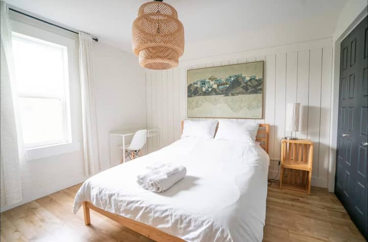 Private 3br Entire Upper Floor | Central Location - Saskatoon