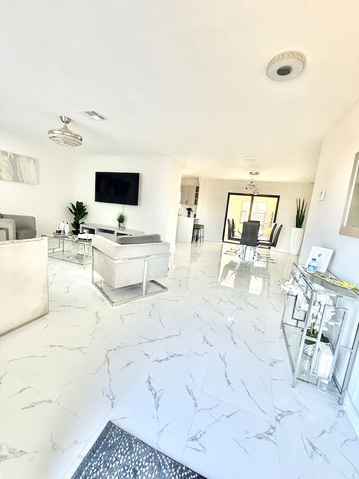 Cozy Home In The Heart Of Cape Coral - Cape Coral, FL